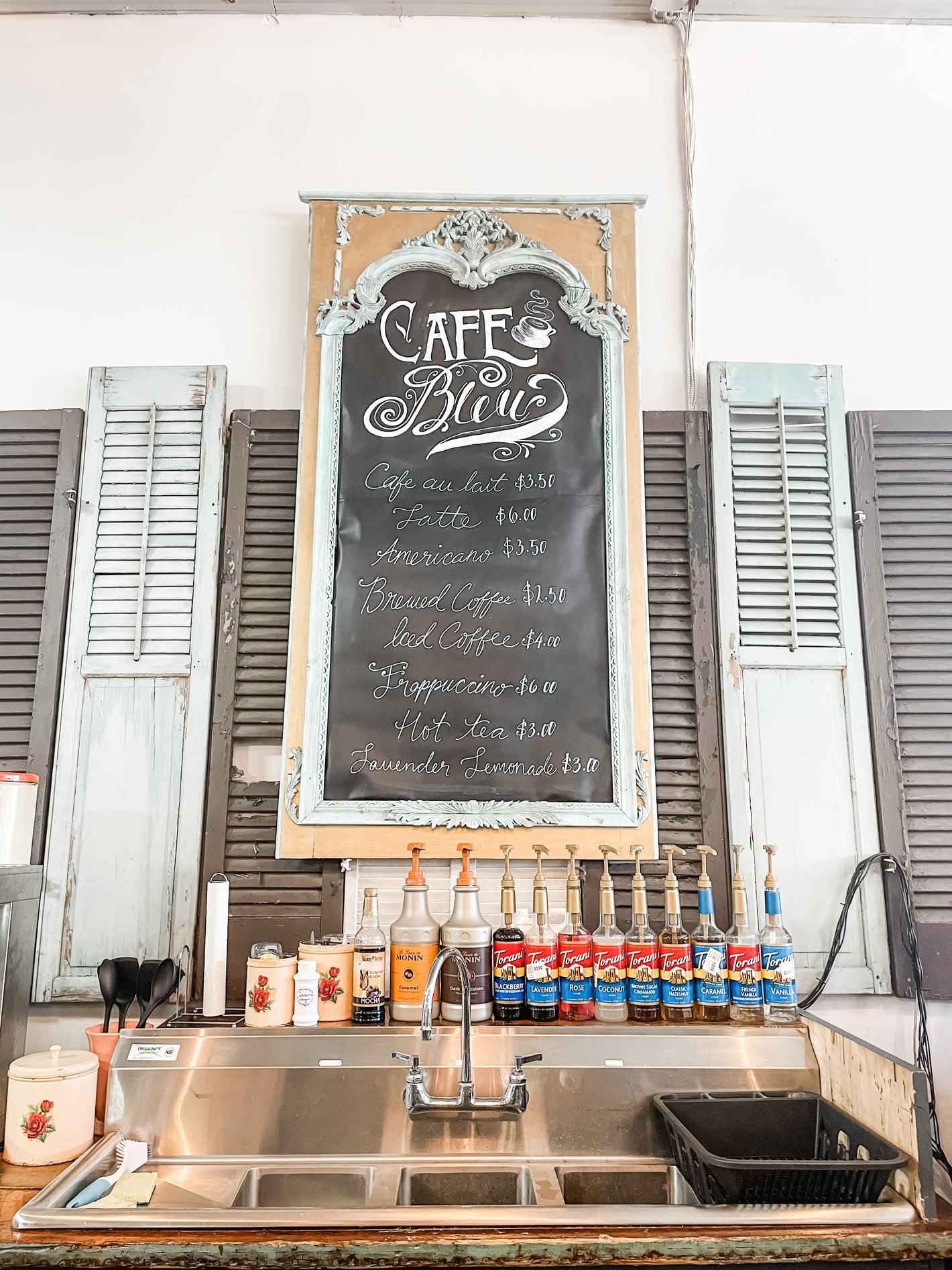 Bleu 32 Vintage Marketplace